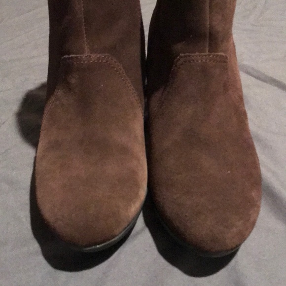 Clarks | Shoes | Euc Clarks Brown Suede Wedges | Poshmark